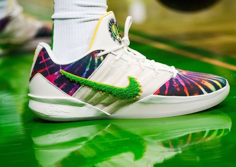 RIP Bob Weir: Oregon Basketball Breaks Out Nike Sabrina 3 Grateful Duck PEs